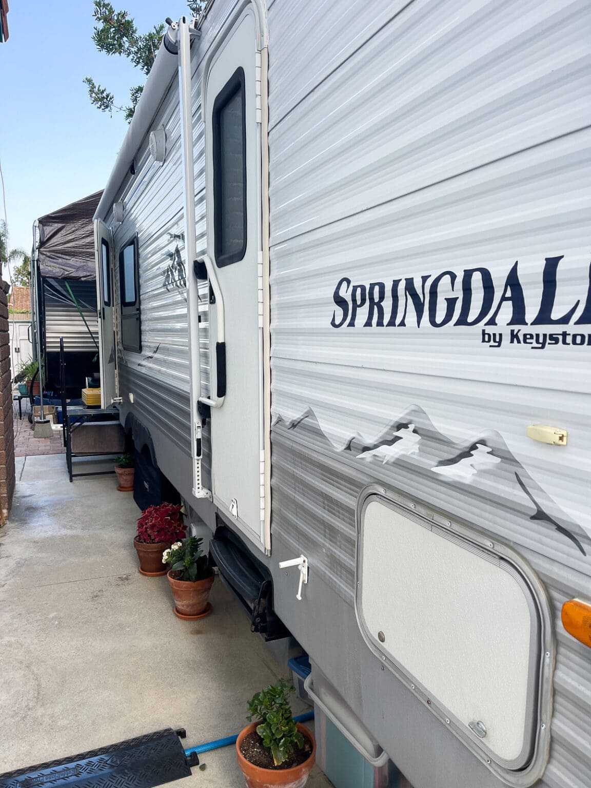 17 Reasons for Living in a Stationary Travel Trailer as a Senior Adult